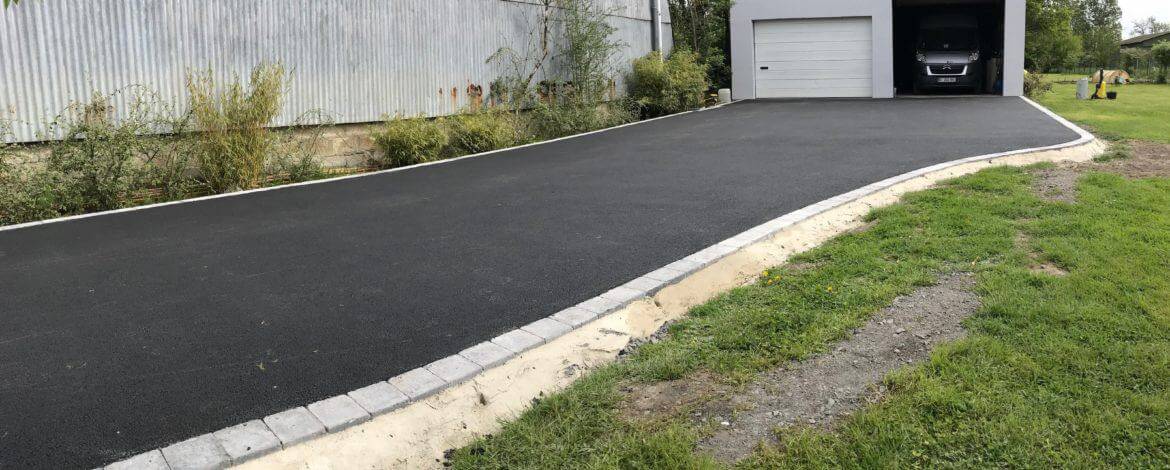 Allée goudronnée : pose, tarif et type de goudron